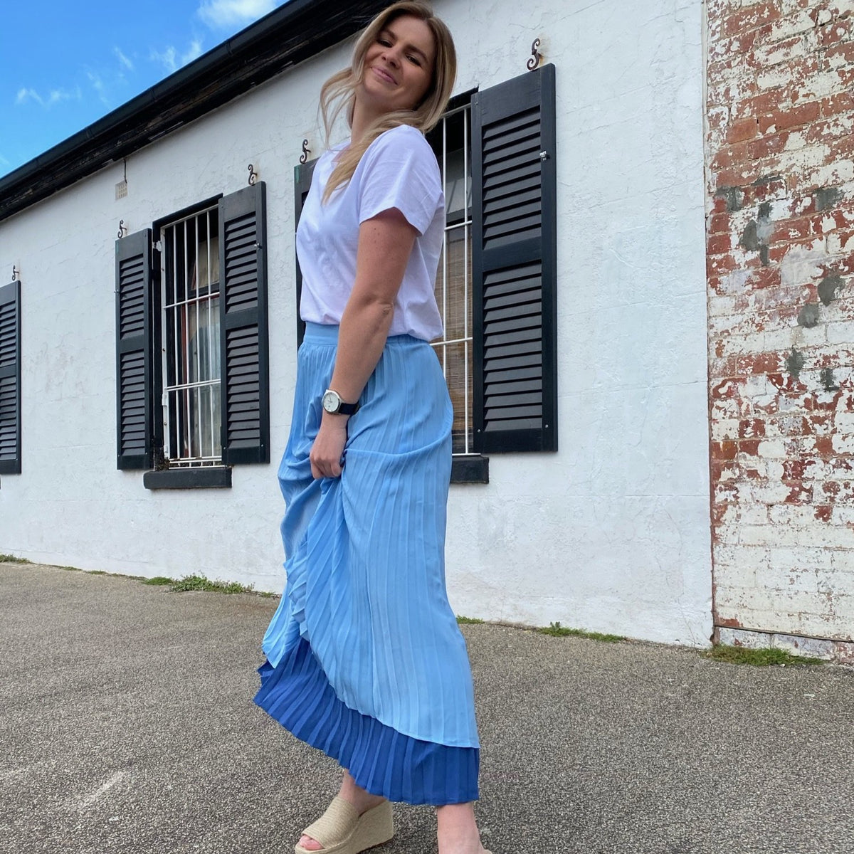 Déjà vu Blue Pleated Skirt – One Eighty Clothing